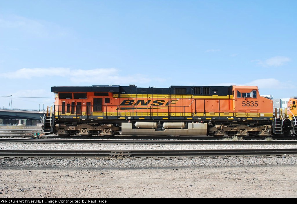 BNSF 5835